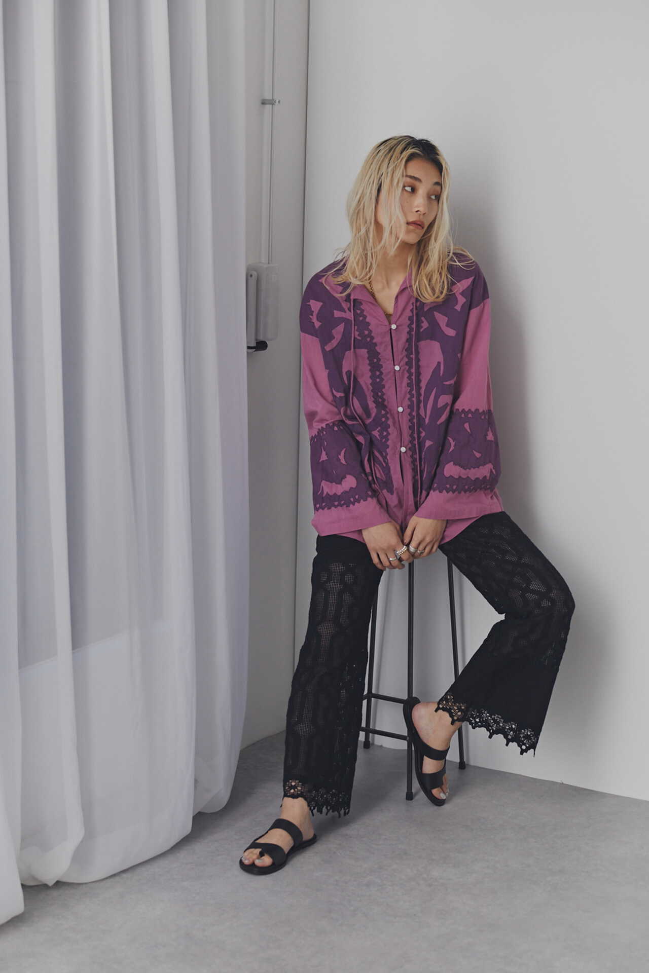 【ROSE BUD pre】刺繍ブラウス (ブラック・パープル) | 【公式通販】レディースファッションのROSE BUD ONLINE STORE